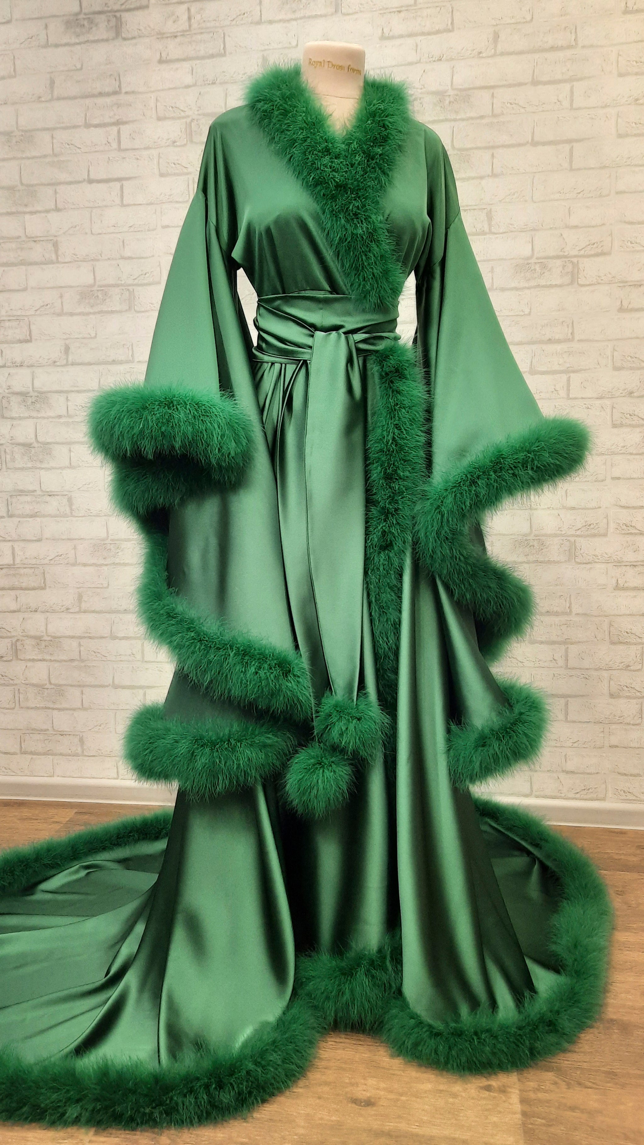 Rich widow robe in satin – Woman's Armor Workshop