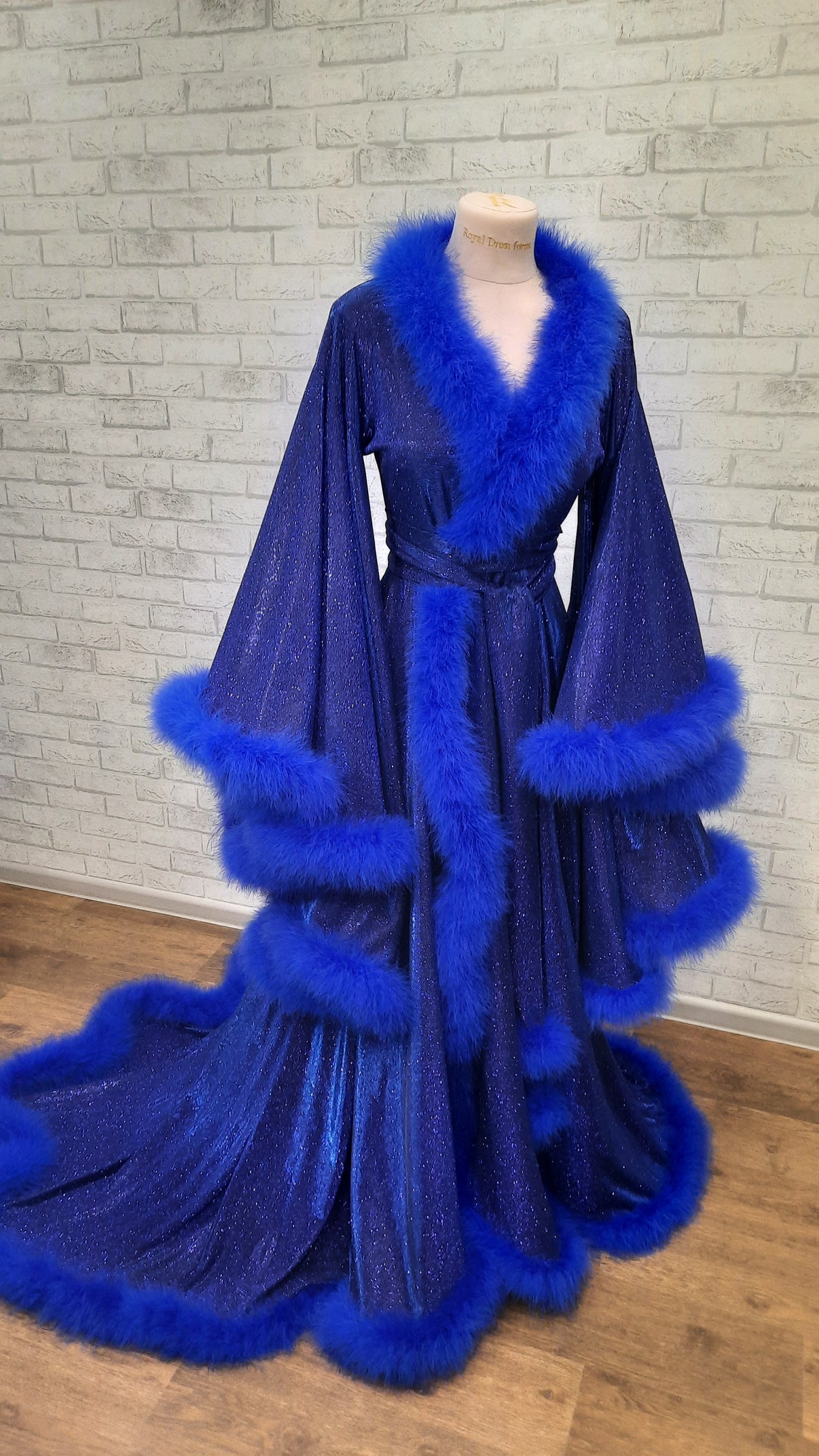 Rich widow robe in glitter – Woman's Armor Workshop