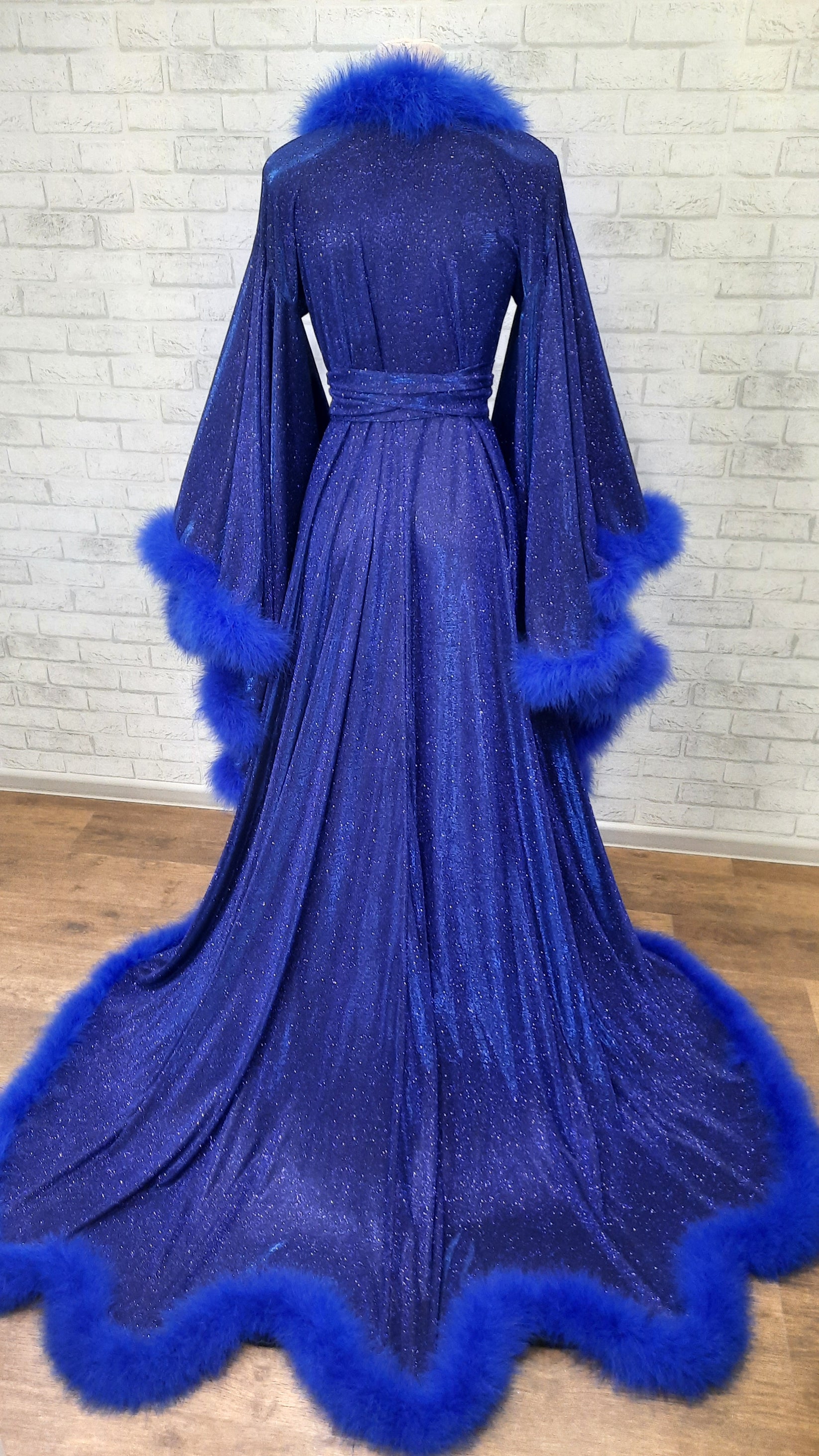 Rich widow robe in glitter – Woman's Armor Workshop