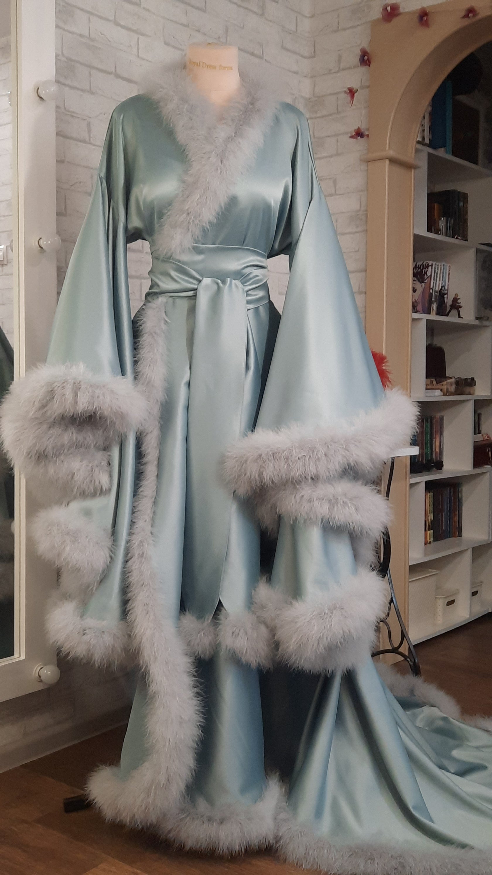 Rich widow robe in satin – Woman's Armor Workshop
